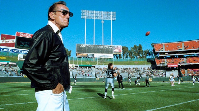 Raiders owner Al Davis dead at 82 - CBS News