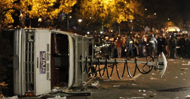 Penn State riots after Paterno's ousting