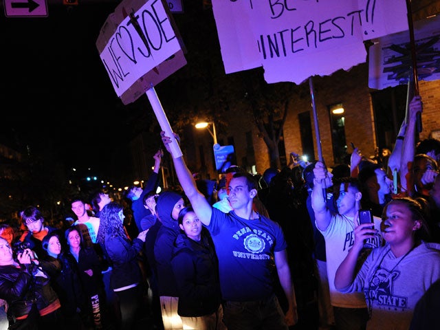 Penn State riots after Paterno's ousting