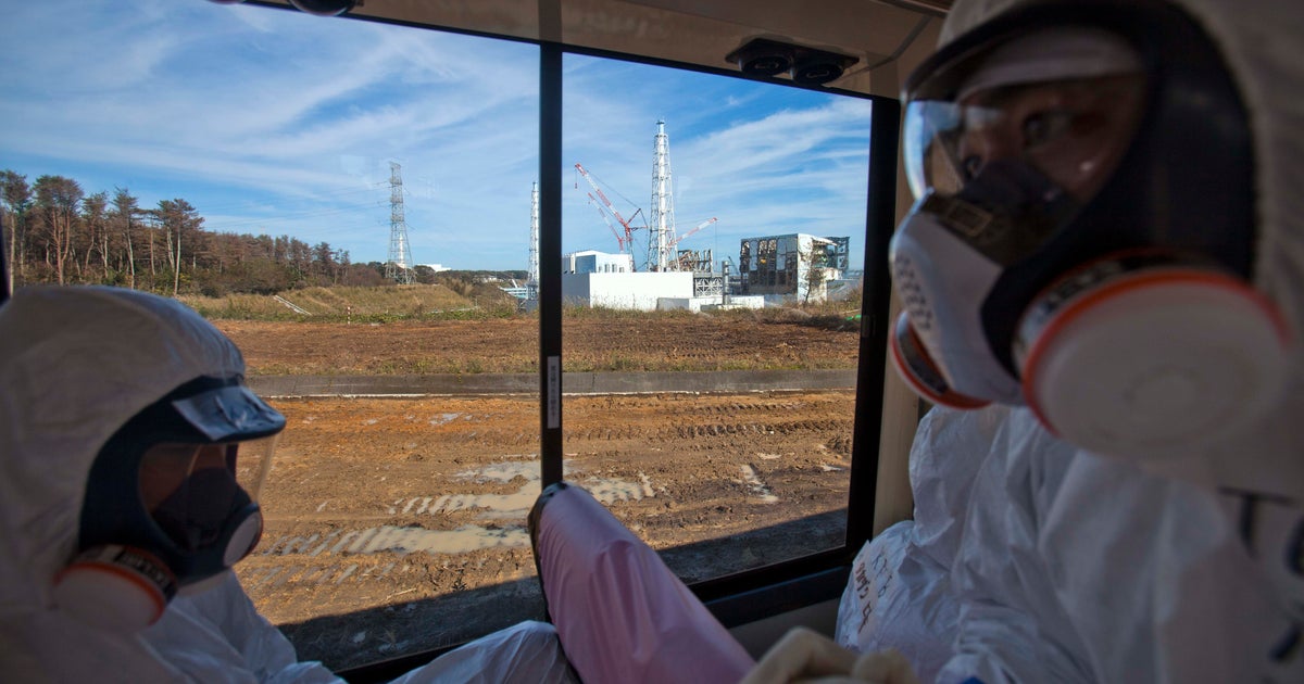 Media's 1st look inside Japan nuke plant - CBS News
