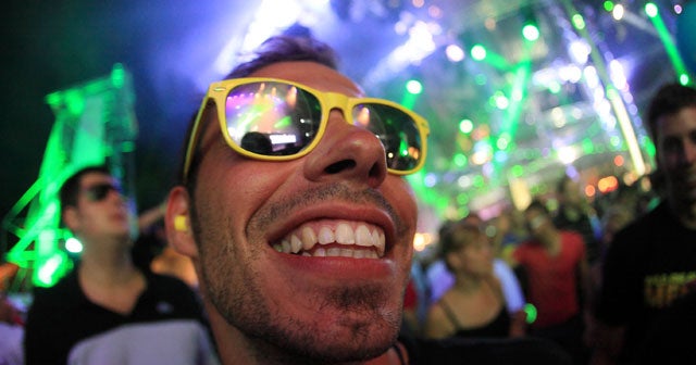 San Bernadino looks to raves to boost economy - CBS News