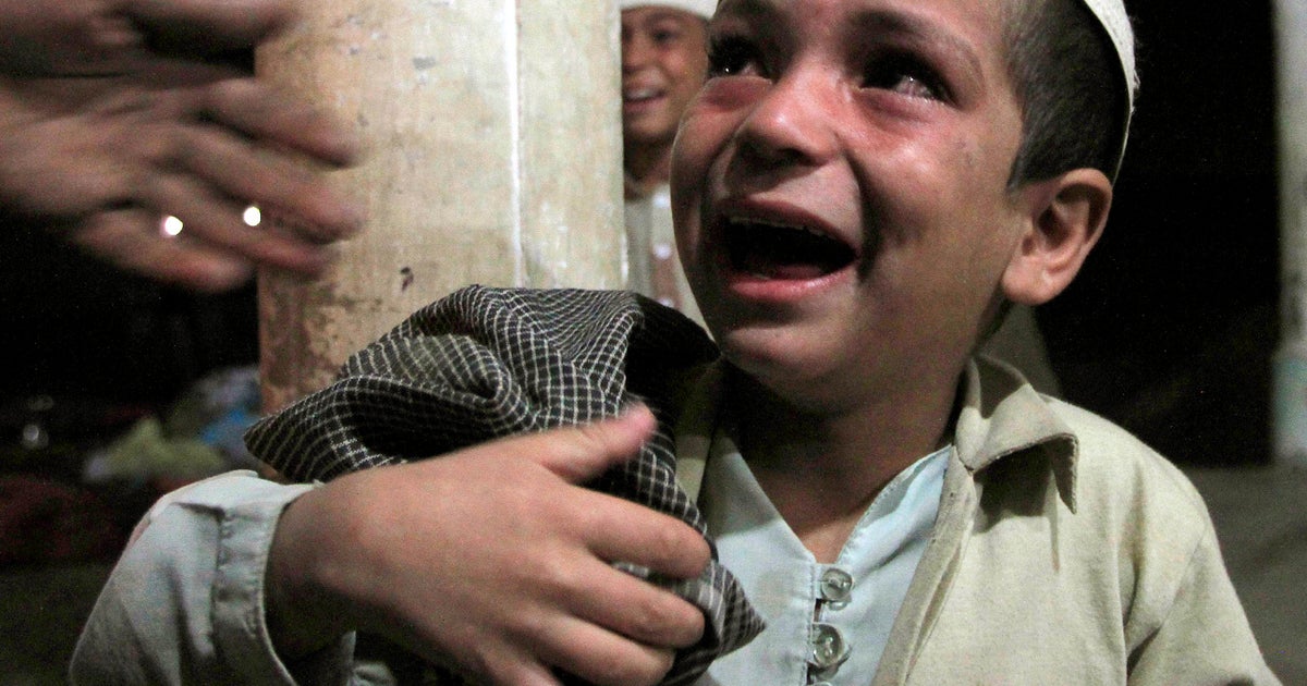 Pakistani cops: Seminary chained kids, addicts - CBS News