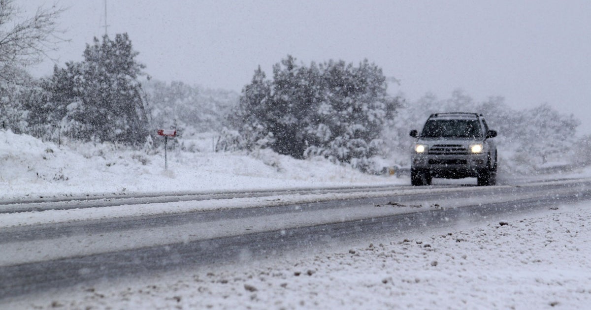 Massive blizzard snarls Midwest travel - CBS News