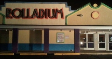 5 shot at Michigan roller rink - CBS News