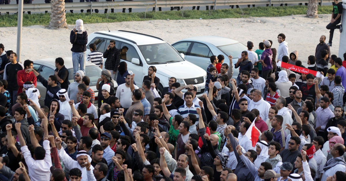 Defying ban, protesters rally in Bahrain - CBS News