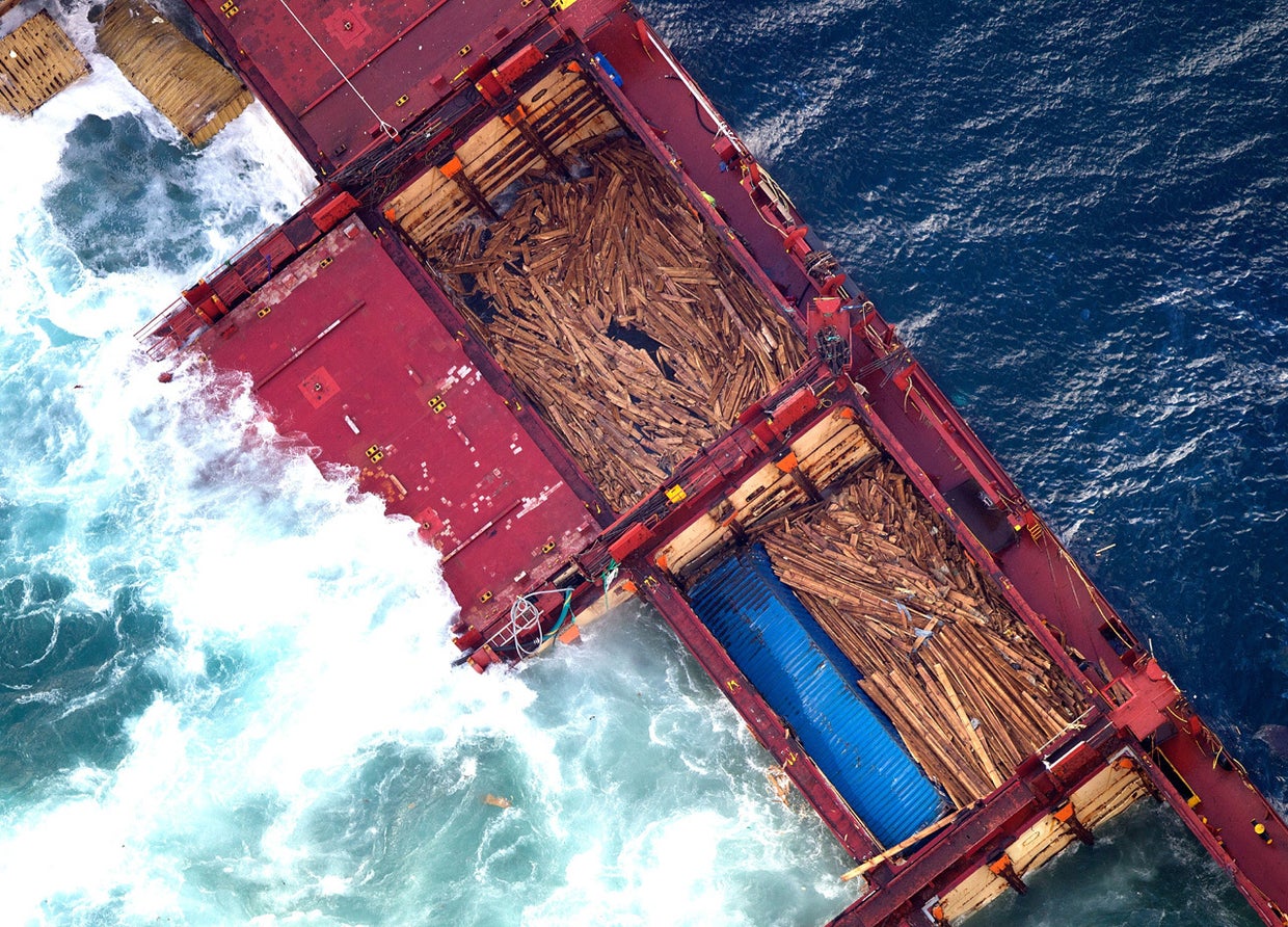 Cargo ship wrecked off New Zealand