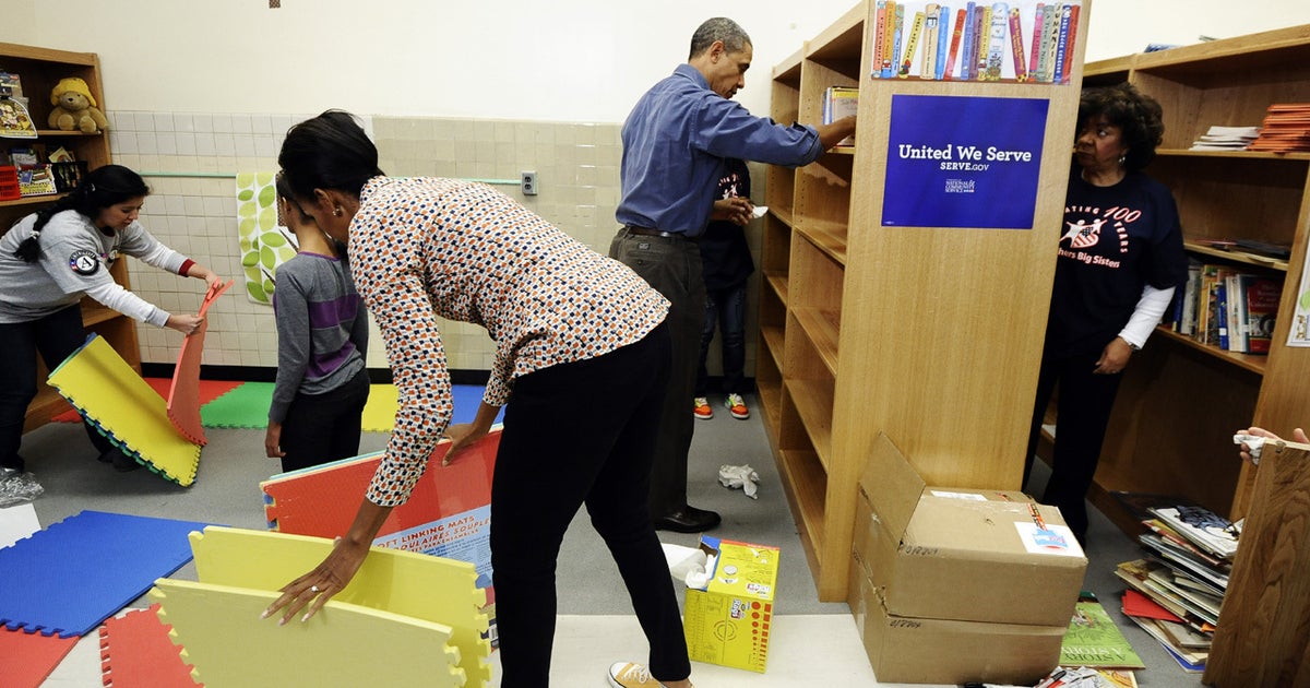 Obamas mark MLK's birthday by volunteering - CBS News