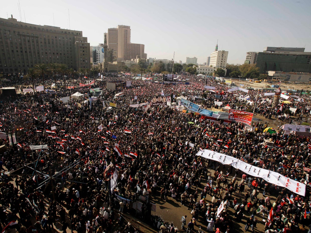 Divisions in Cairo as Egyptians mark uprising - CBS News