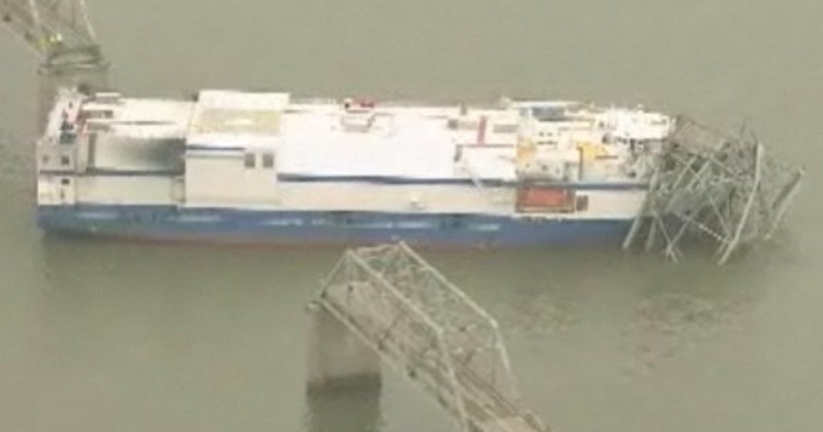Ship hauling rocket parts smashes into Ky. bridge - CBS News