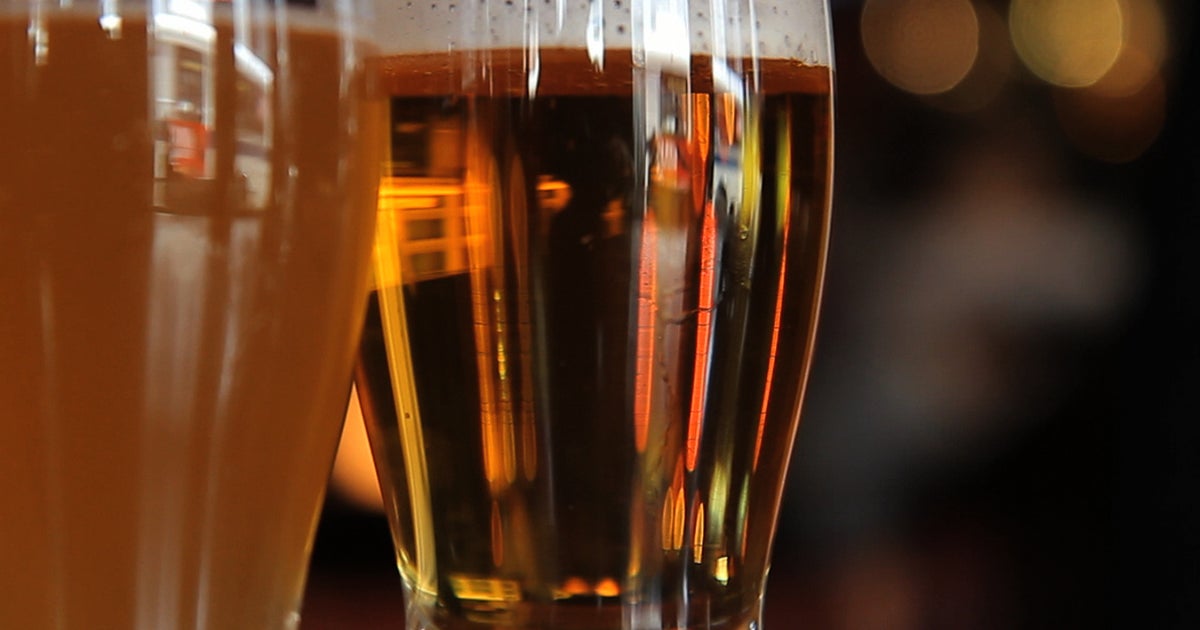 Study proves "beer goggles" phenomenon does exist - CBS News