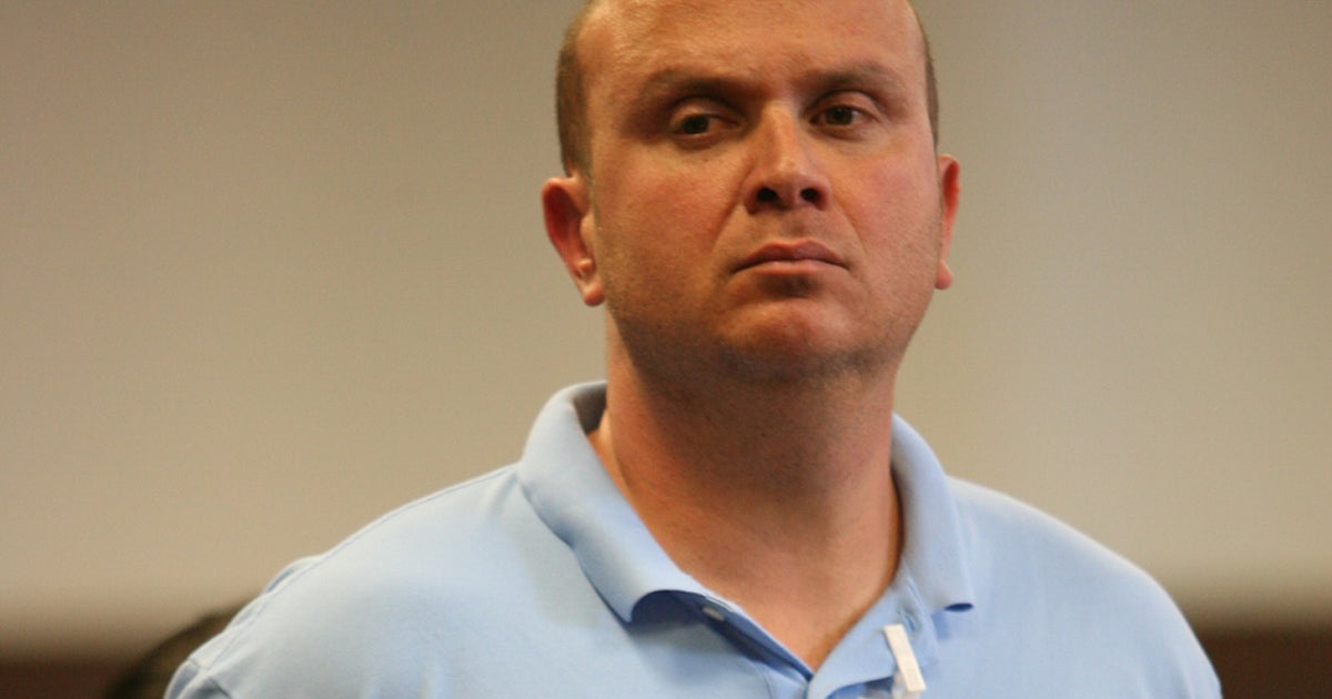 Fraud convict guilty of behind-bars murder plot - CBS News