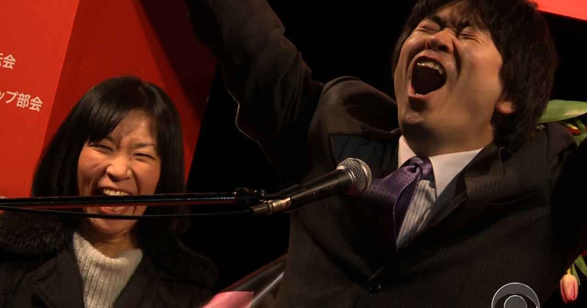 In Japan, screaming "I love you" for Valentine's - CBS News