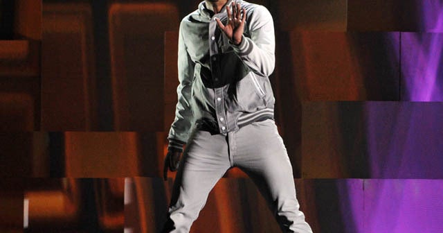 Chris Brown returns with a big Grammy win - CBS News