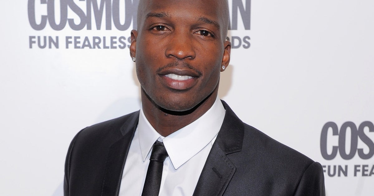 Chad Ochocinco treats 200 fans to dinner - CBS News