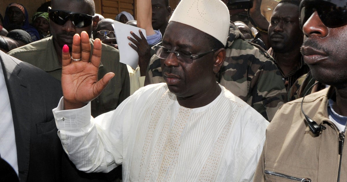 After doubts, Senegal's president admits defeat - CBS News