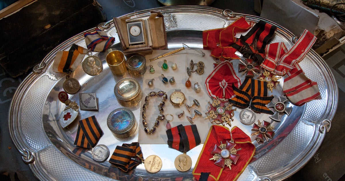Workers fixing Russian mansion find treasure - CBS News