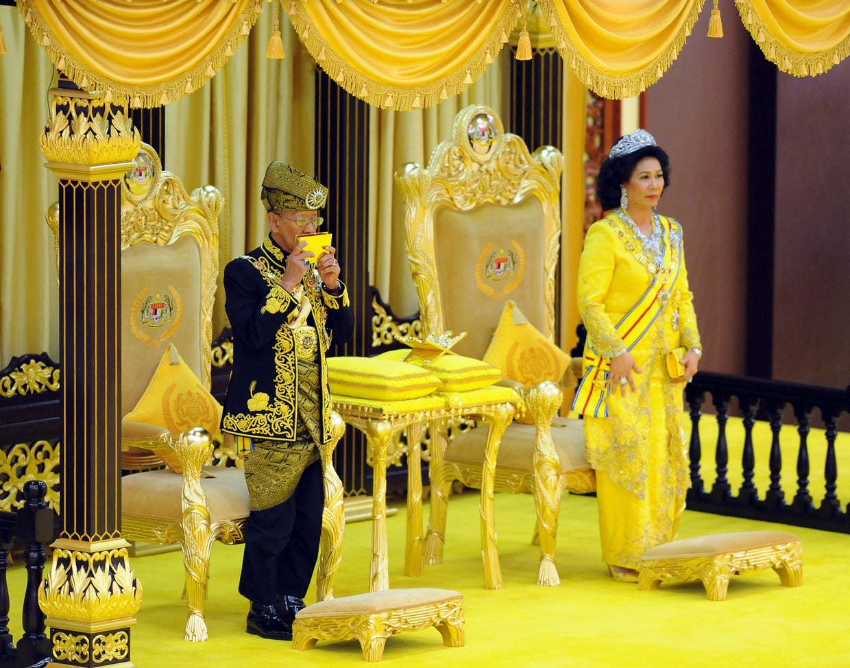 Malaysian coronation steeped in tradition - CBS News