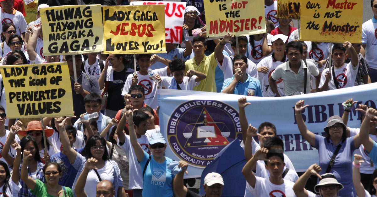 Filipino Christian youth protest Lady Gaga - CBS News