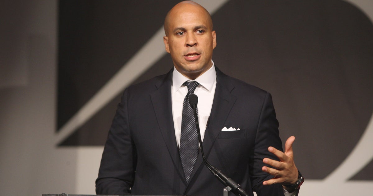Obama team tries to quell Cory Booker controversy - CBS News