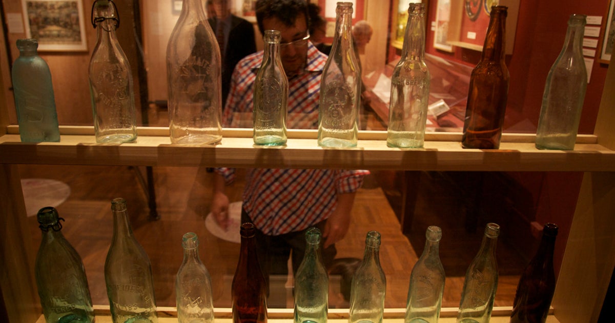 NYC museum's beer exhibit offers history on tap - CBS News