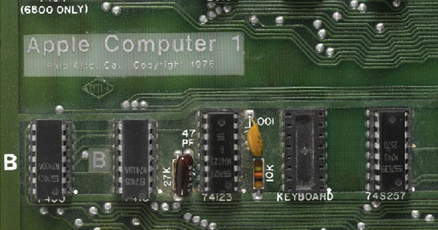 Original Apple 1 computer motherboard sells for $374,500 at Sotheby's ...