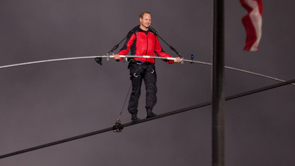 Nik Wallenda completes tightrope walk across gorge near Grand Canyon ...