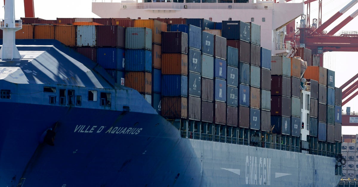 Stowaways suspected on container ship in N.J. - CBS News