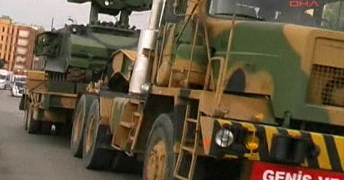 Turkey sends heavy weapons to Syria border - CBS News