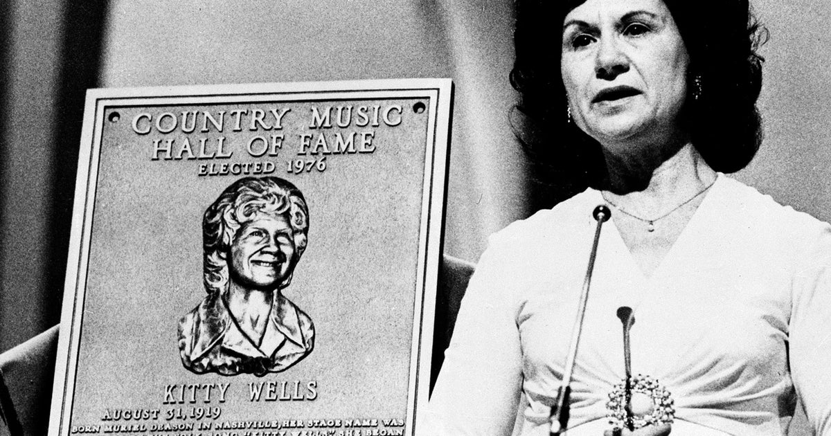 Country music star Kitty Wells dies at 92 - CBS News