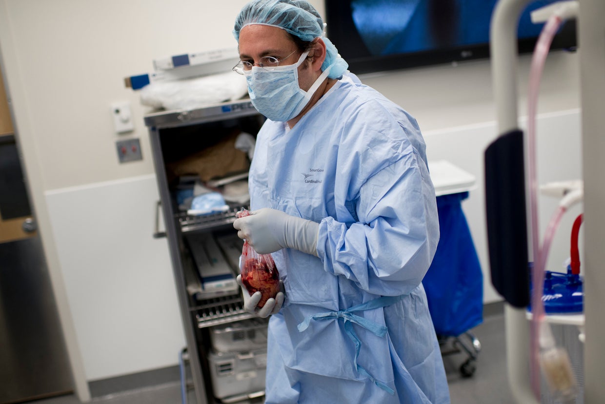 Inside look at kidney transplant (GRAPHIC IMAGES)