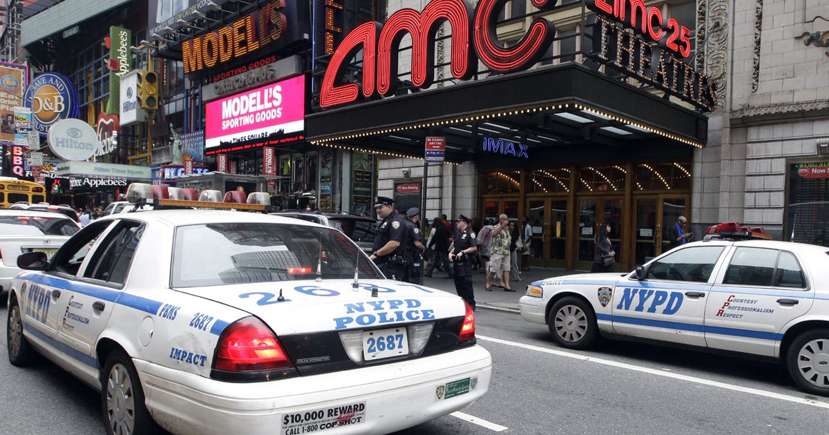 Will massacre hurt "Dark Knight Rises" box office? - CBS News