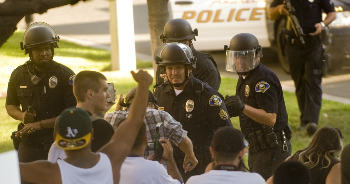 Riot police, protesters clash in Anaheim for 4th night over police ...