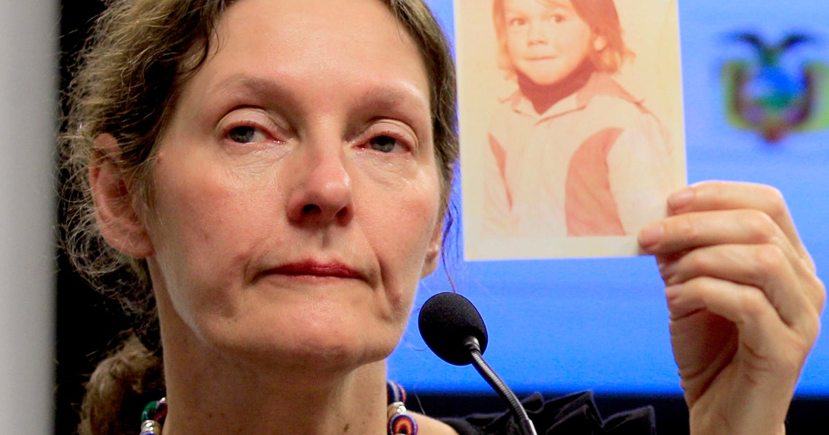 Assange's mom says Wikileaks founder suffering - CBS News