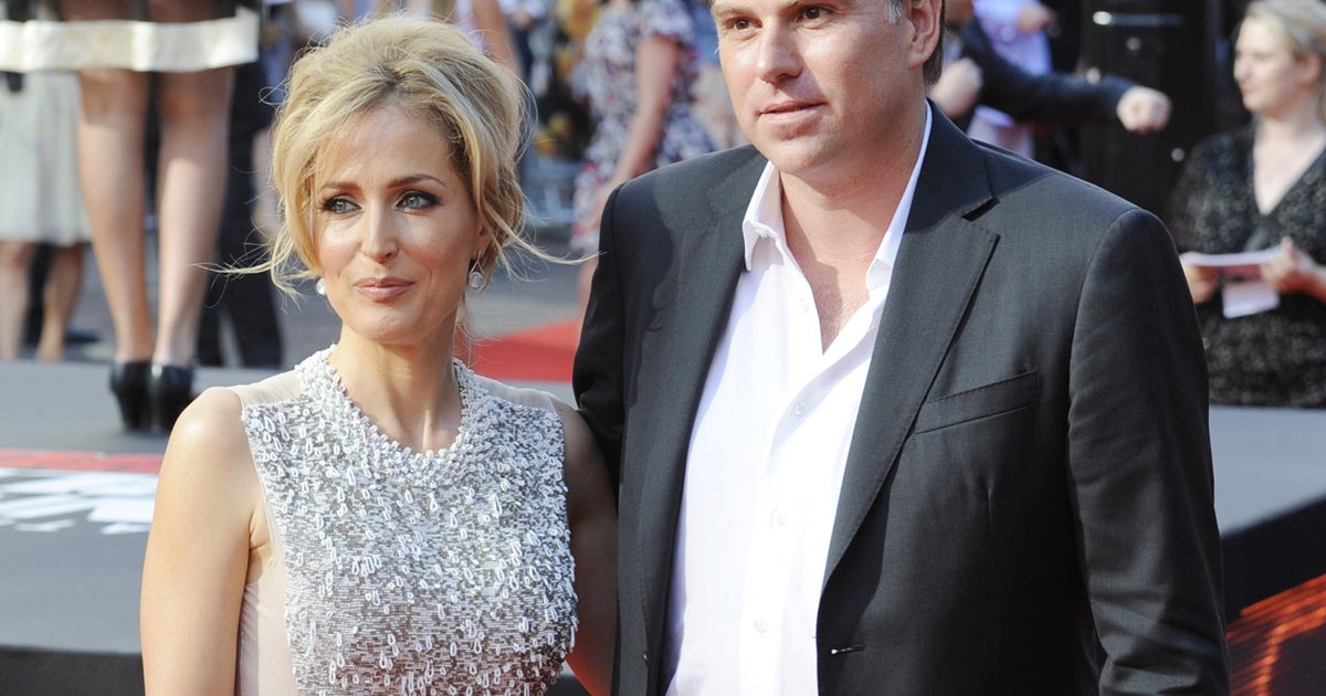 Gillian Anderson splits with longtime boyfriend - CBS News
