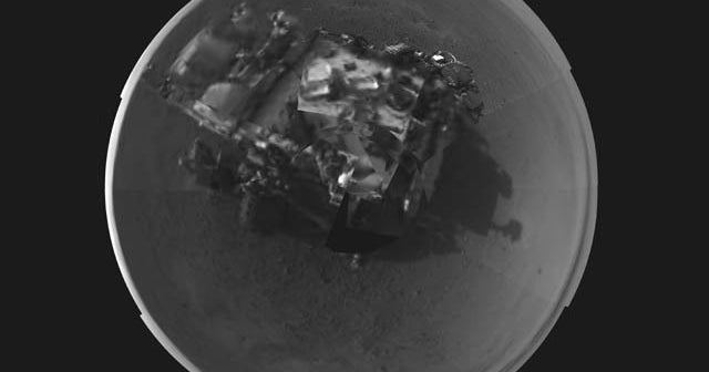 Mars rover Curiosity flexes robotic arm for first time - CBS News