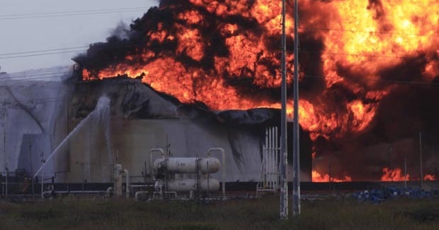 Fire spreads at Venezuela refinery, 41 dead - CBS News