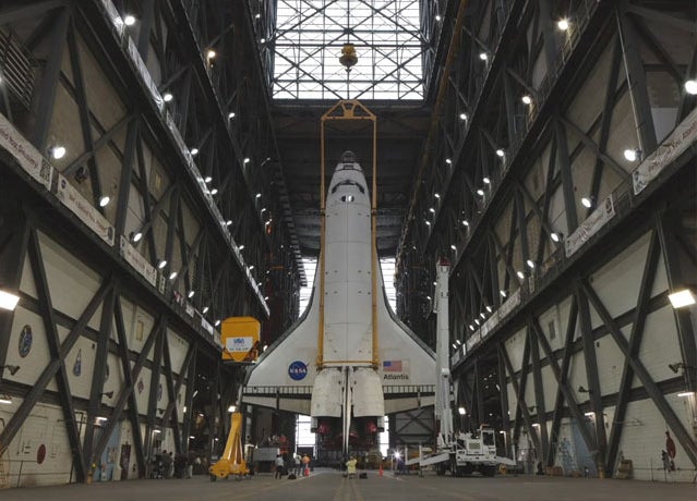 How shuttle Atlantis will roll (and rise) into NASA display - CBS News