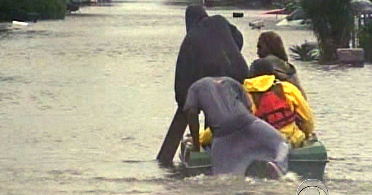 Residents flee failing dam with 90-minute warning - CBS News