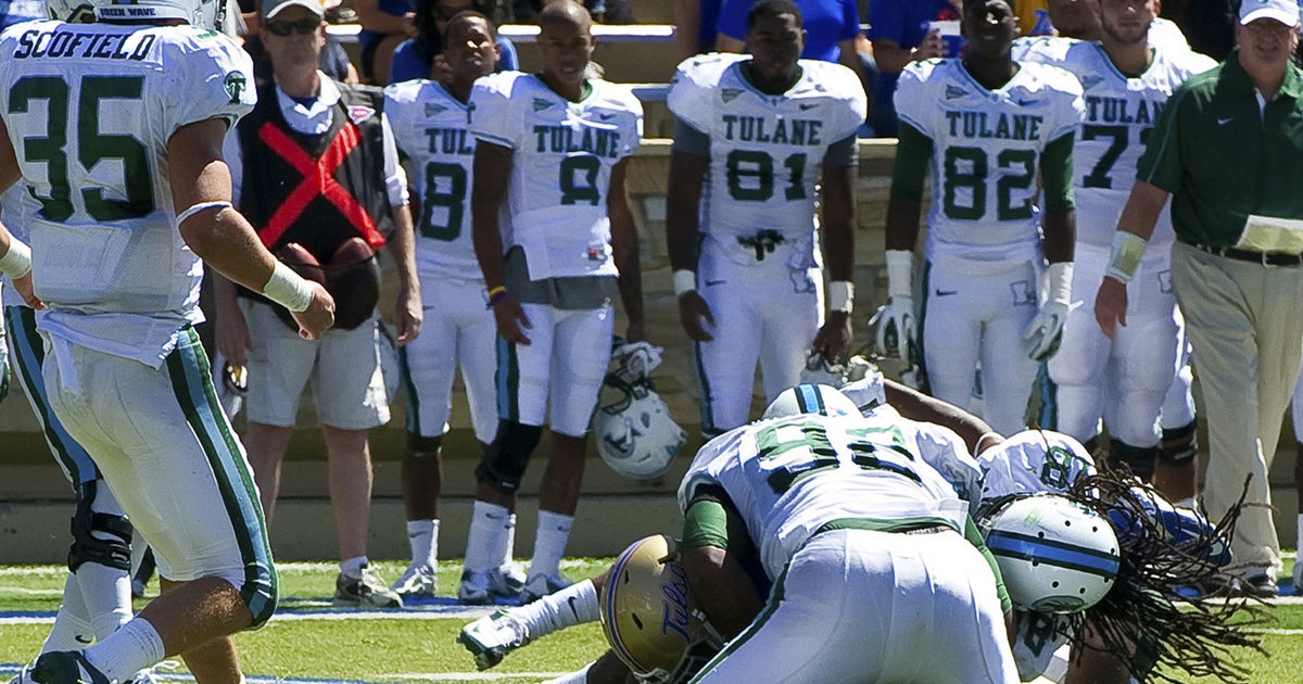 Tulane's Devon Walker fractures spine in game - CBS News