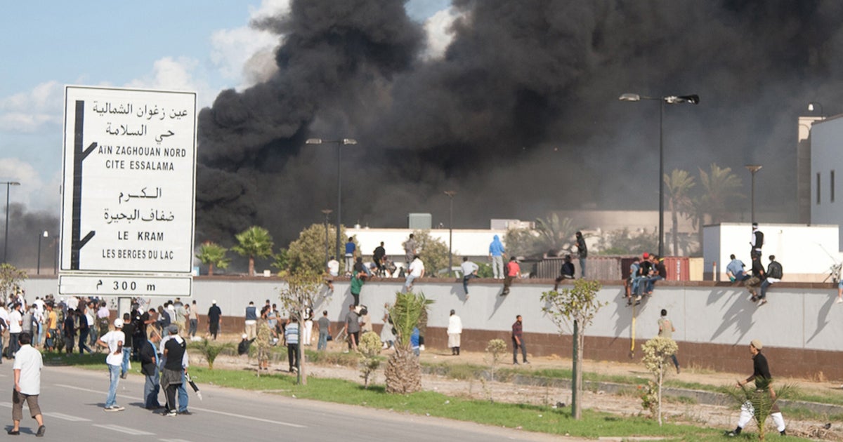 Tunisian protesters pushed back after U.S. Embassy breach - CBS News