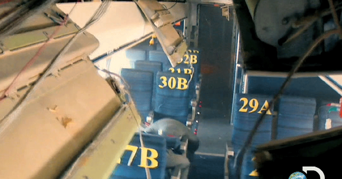 Best seat to be sitting in during plane crash - CBS News