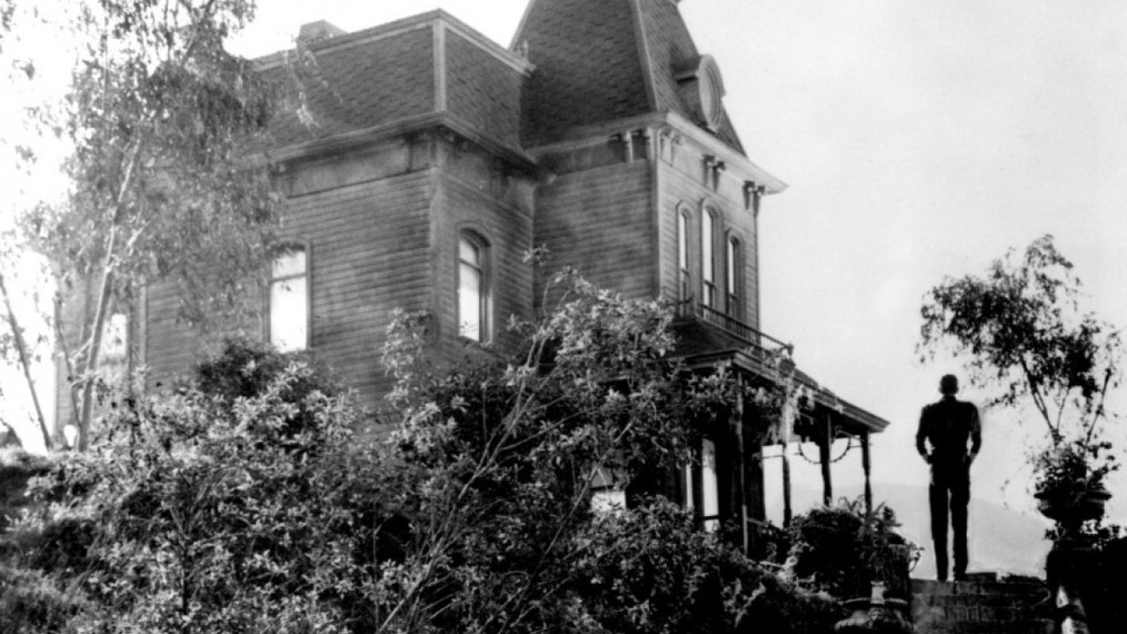 Secrets of America's scariest haunted houses - CBS News