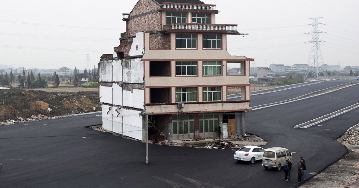 China builds road right around "nail house" as owner Luo Baogen refuses ...
