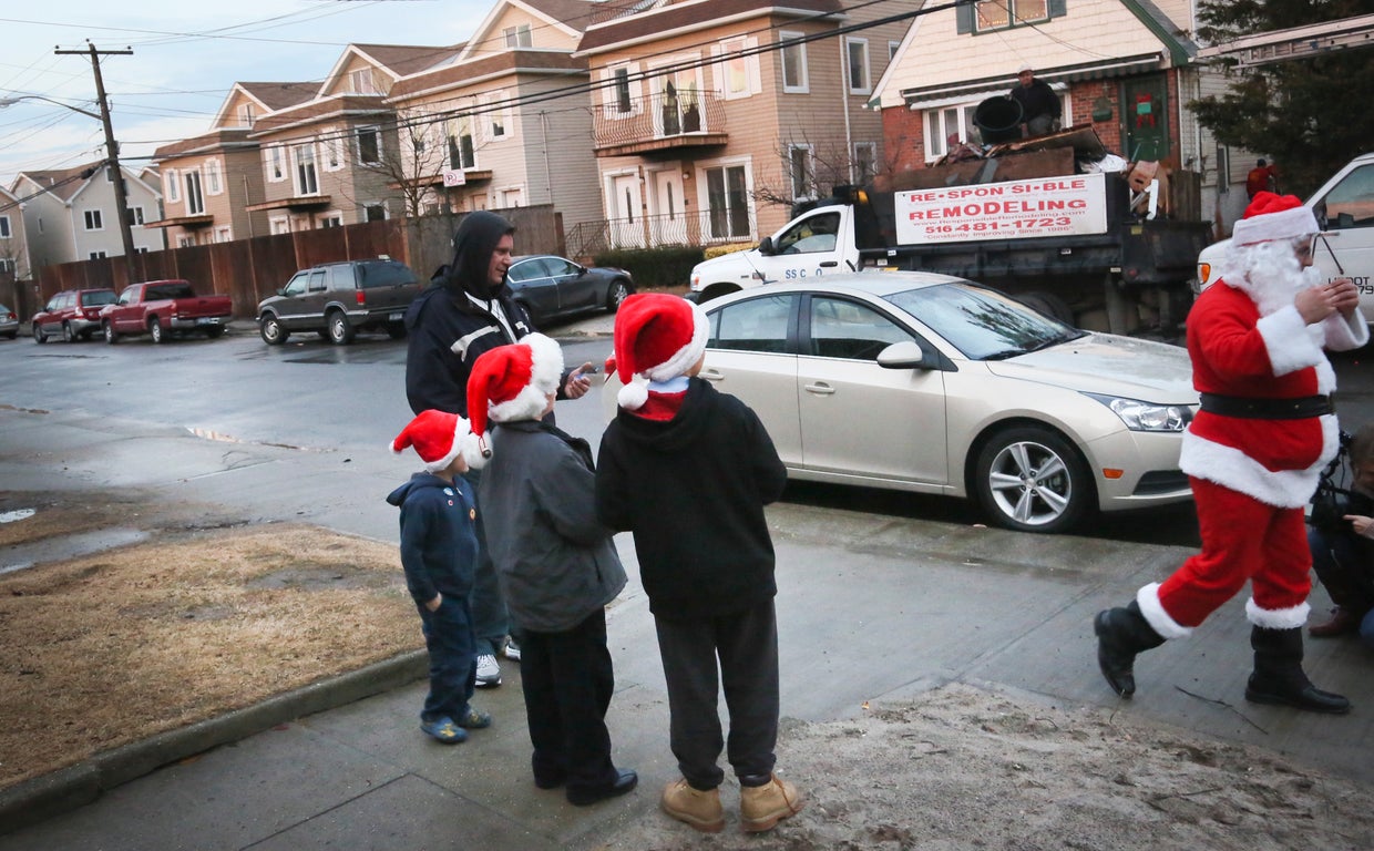 Santa brings gifts to Superstorm victims