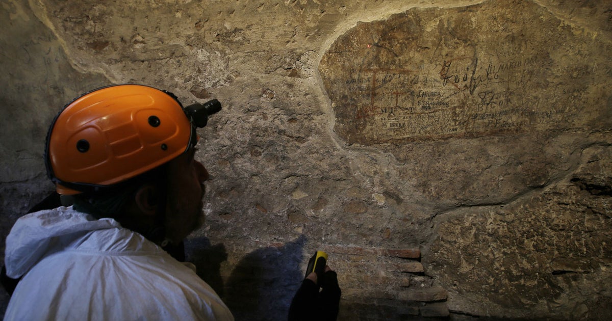 Restored Colosseum passageway reveals colorful frescoes, graffiti - CBS ...