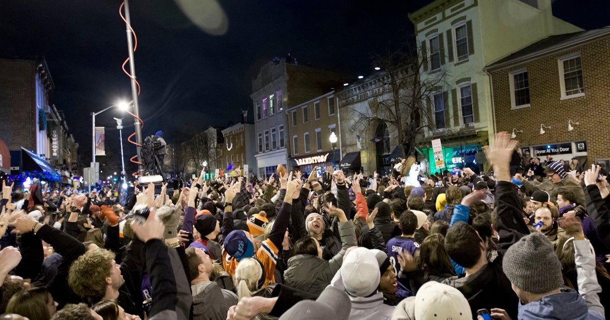 Baltimore Ravens fans rush into streets to celebrate team's Super Bowl ...