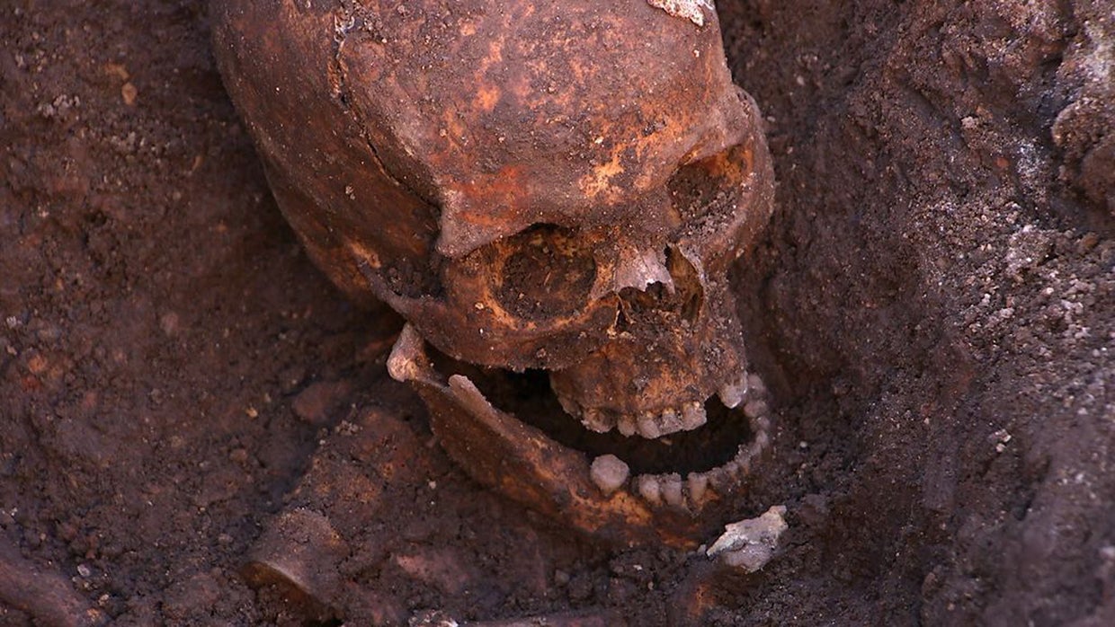 King Richard III skeleton found in parking lot