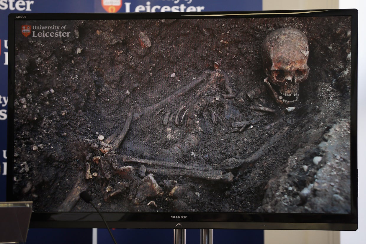 King Richard III skeleton found in parking lot