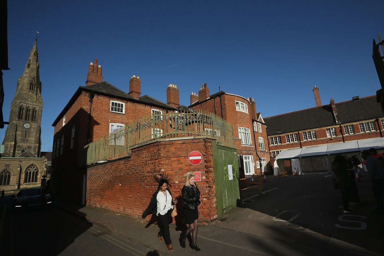 King Richard III skeleton found in parking lot