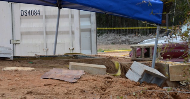 FBI discovers bombs inside Ala. hostage bunker - CBS News